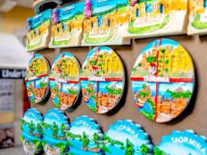 Souvenir che passione: curiosi di sapere perché le calamite sono ...